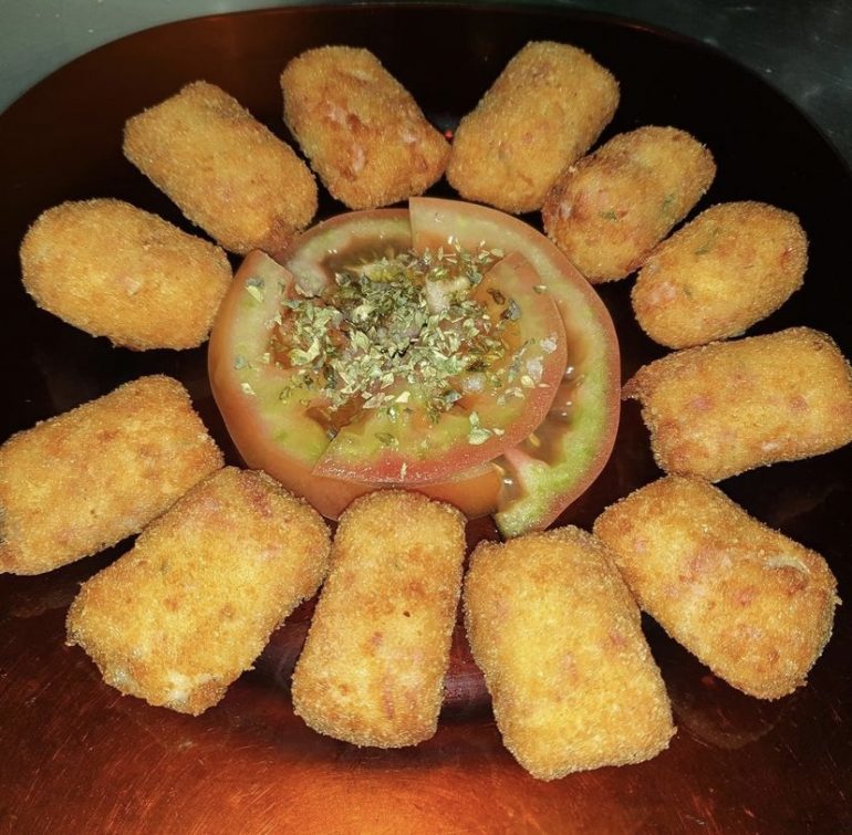 Comiendo entre Bochinches - The Showroom Mag